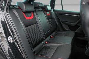 Black Skoda Octavia 2013 in Kaunas, with an engine capacity of 2.00 L and mileage of 249 thousand km for 7990 €, photo 16 on AUTOMOTO.COM.LV