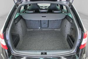 Black Skoda Octavia 2013 in Kaunas, with an engine capacity of 2.00 L and mileage of 249 thousand km for 7990 €, photo 17 on AUTOMOTO.COM.LV