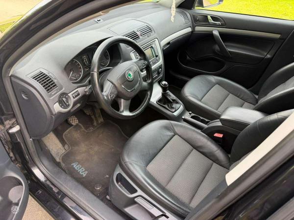 Melns Skoda Octavia 2013 Panevēža, ar dzinēja tilpumu 1.97 L un nobraukumu 306 tūkst. km par 3500 €, foto 8 vietnē AUTOMOTO.COM.LV