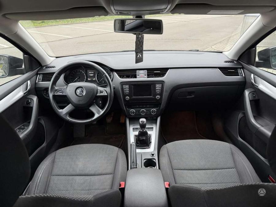 Melns Skoda Octavia 2014 Viļņa, ar dzinēja tilpumu 1.60 L un nobraukumu 299 tūkst. km par 3900 €, foto 16 vietnē AUTOMOTO.COM.LV