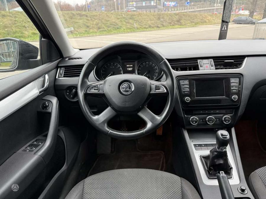 Melns Skoda Octavia 2014 Viļņa, ar dzinēja tilpumu 1.60 L un nobraukumu 299 tūkst. km par 3900 €, foto 17 vietnē AUTOMOTO.COM.LV