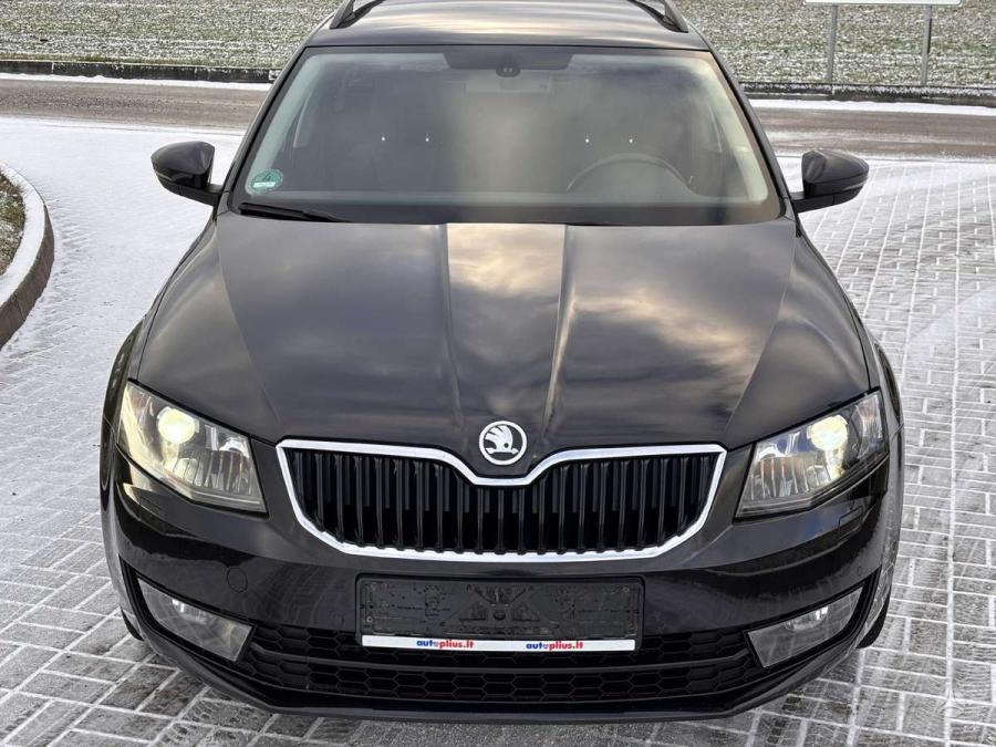 Black Skoda Octavia 2014 in Raseiniai, with an engine capacity of 1.97 L and mileage of 282 thousand km for 7300 €, photo 4 on AUTOMOTO.COM.LV