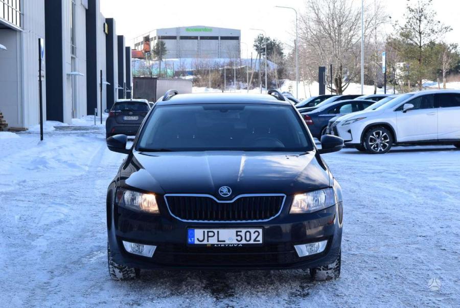 Black Skoda Octavia 2014 in Vilnius, with an engine capacity of 1.60 L and mileage of 308 thousand km for 5500 €, photo 2 on AUTOMOTO.COM.LV