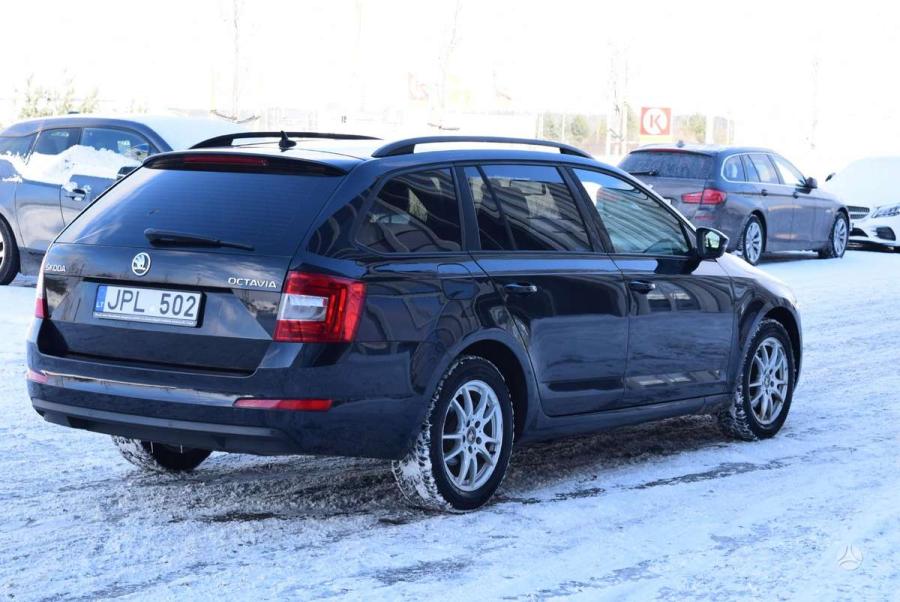 Black Skoda Octavia 2014 in Vilnius, with an engine capacity of 1.60 L and mileage of 308 thousand km for 5500 €, photo 4 on AUTOMOTO.COM.LV