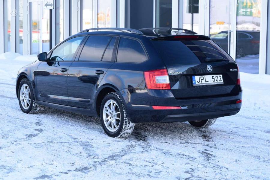 Black Skoda Octavia 2014 in Vilnius, with an engine capacity of 1.60 L and mileage of 308 thousand km for 5500 €, photo 6 on AUTOMOTO.COM.LV