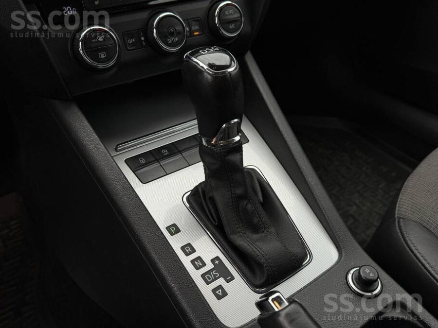 Black Skoda Octavia 2014 in Riga, with an engine capacity of 2.00 L and mileage of 347 thousand km for 4990 €, photo 7 on AUTOMOTO.COM.LV