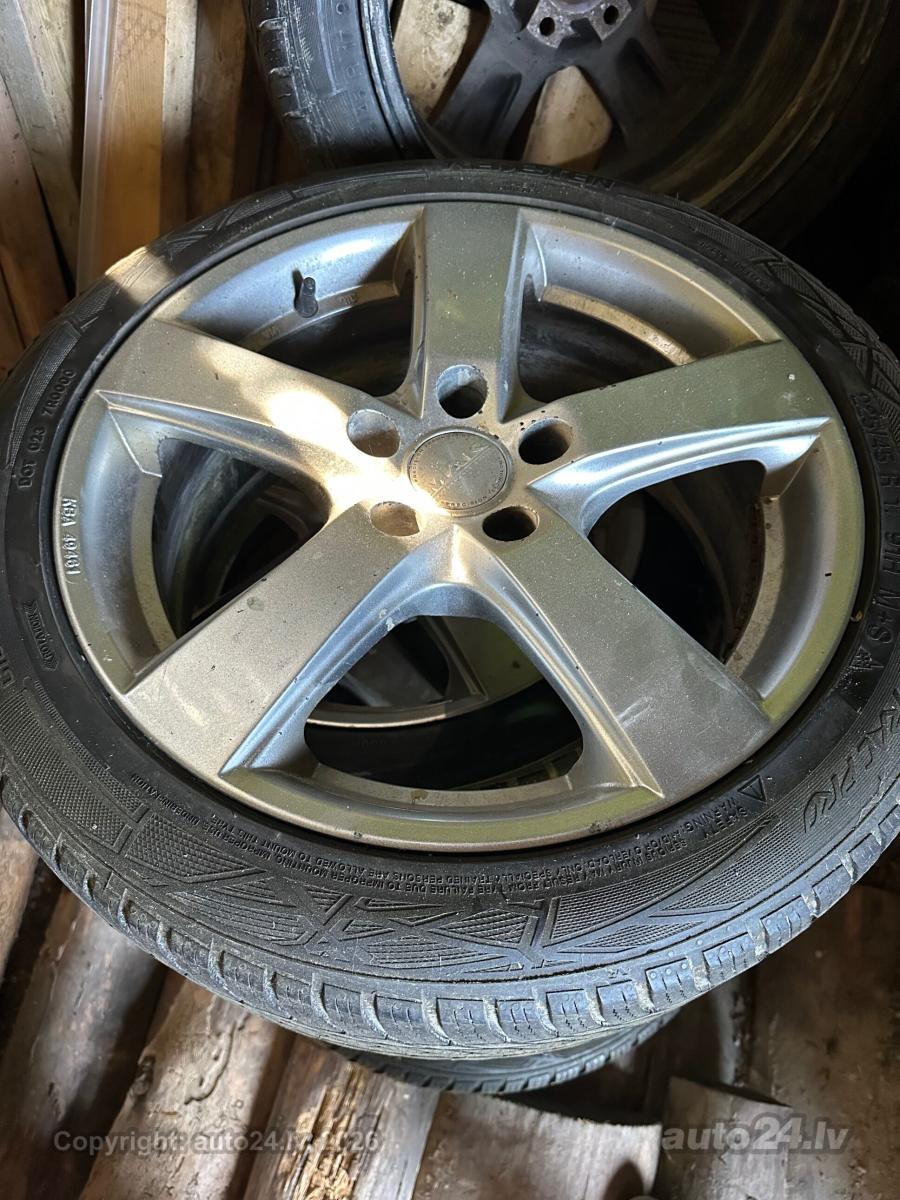 Melns Skoda Octavia 2014 Tallina, ar dzinēja tilpumu 2.00 L un nobraukumu 226 tūkst. km par 9800 €, foto 16 vietnē AUTOMOTO.COM.LV