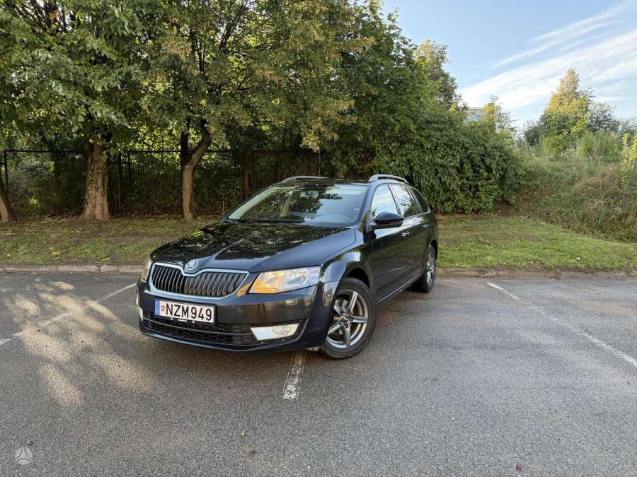 Black Skoda Octavia 2014 in Kaunas, with an engine capacity of 1.60 L and mileage of 207 thousand km for 4450 €, photo 1 on AUTOMOTO.COM.LV