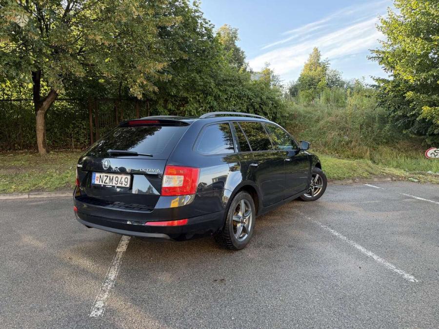 Black Skoda Octavia 2014 in Kaunas, with an engine capacity of 1.60 L and mileage of 207 thousand km for 4450 €, photo 8 on AUTOMOTO.COM.LV