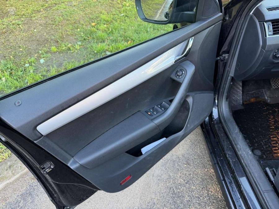 Black Skoda Octavia 2014 in Kaunas, with an engine capacity of 1.60 L and mileage of 207 thousand km for 4450 €, photo 13 on AUTOMOTO.COM.LV