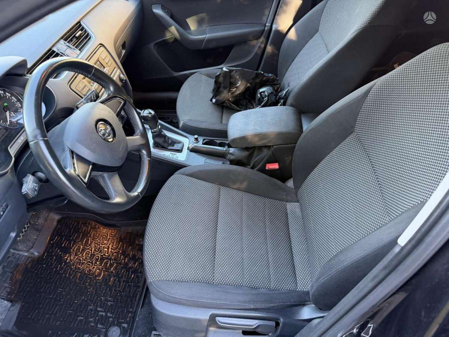 Black Skoda Octavia 2014 in Kaunas, with an engine capacity of 1.60 L and mileage of 207 thousand km for 4450 €, photo 14 on AUTOMOTO.COM.LV