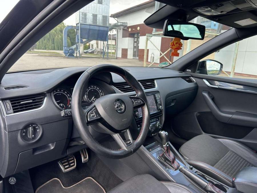 Black Skoda Octavia 2014 in Ukmerge, with an engine capacity of 1.97 L and mileage of 311 thousand km for 7000 €, photo 12 on AUTOMOTO.COM.LV