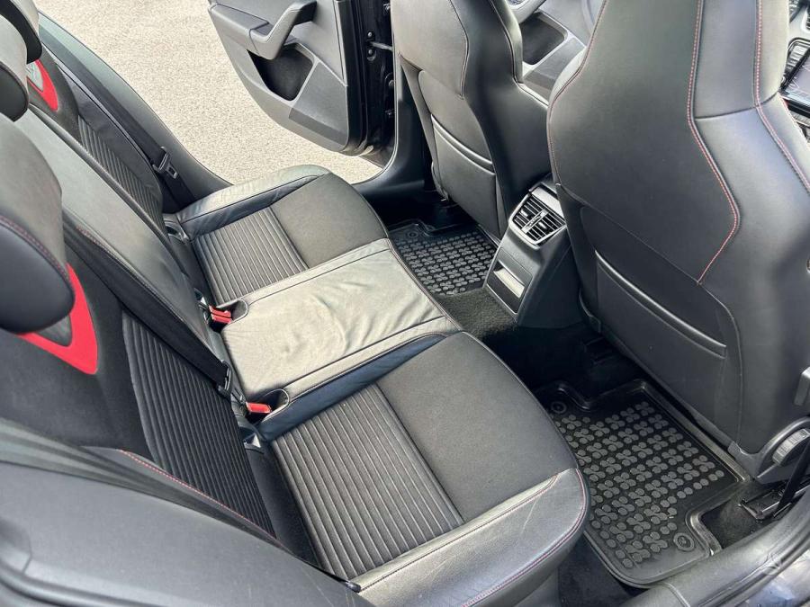 Black Skoda Octavia 2014 in Ukmerge, with an engine capacity of 1.97 L and mileage of 311 thousand km for 7000 €, photo 16 on AUTOMOTO.COM.LV