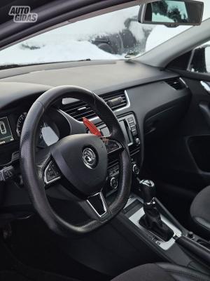 Black Skoda Octavia 2015 in Kluonaliai, with an engine capacity of 1.60 L and mileage of 289 thousand km for 7499 €, photo 15 on AUTOMOTO.COM.LV