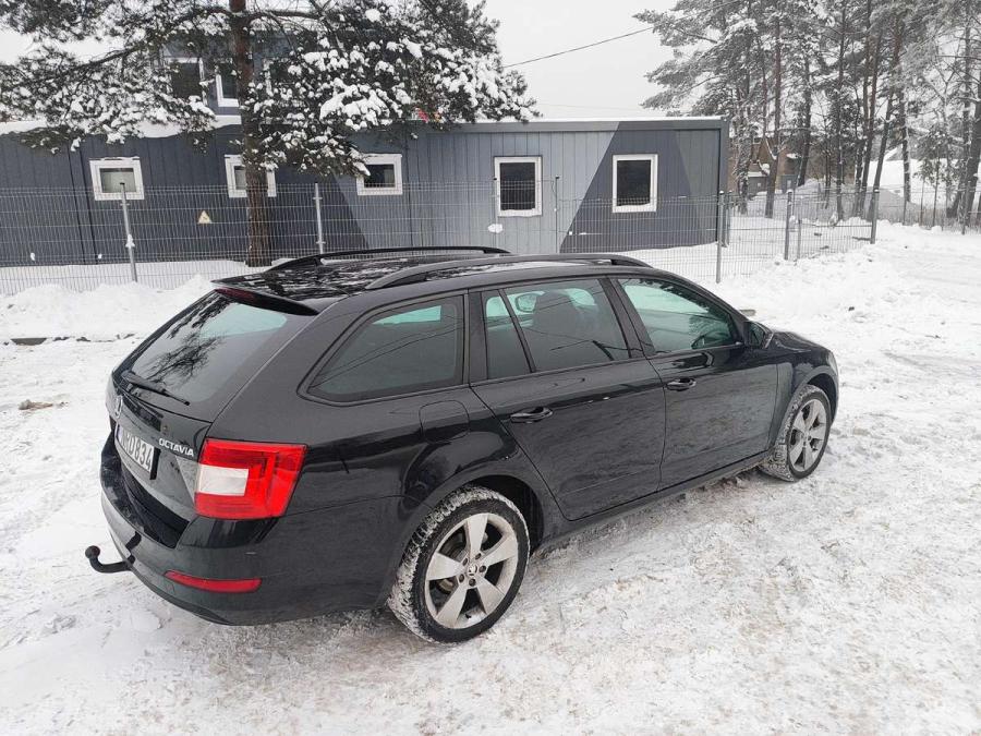 Black Skoda Octavia 2015 in Vilnius, with an engine capacity of 1.97 L and mileage of 403 thousand km for 5999 €, photo 2 on AUTOMOTO.COM.LV