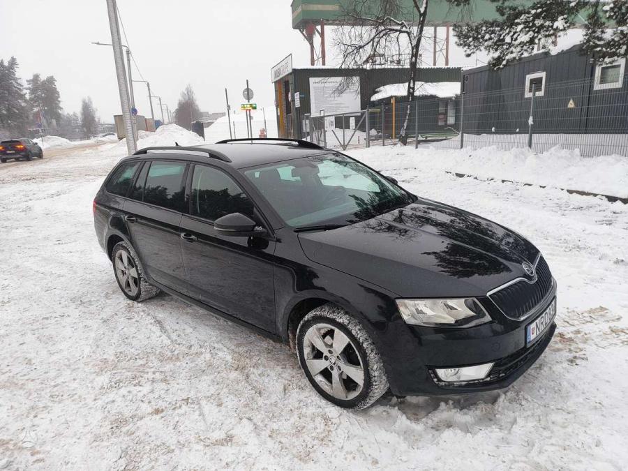 Black Skoda Octavia 2015 in Vilnius, with an engine capacity of 1.97 L and mileage of 403 thousand km for 5999 €, photo 4 on AUTOMOTO.COM.LV
