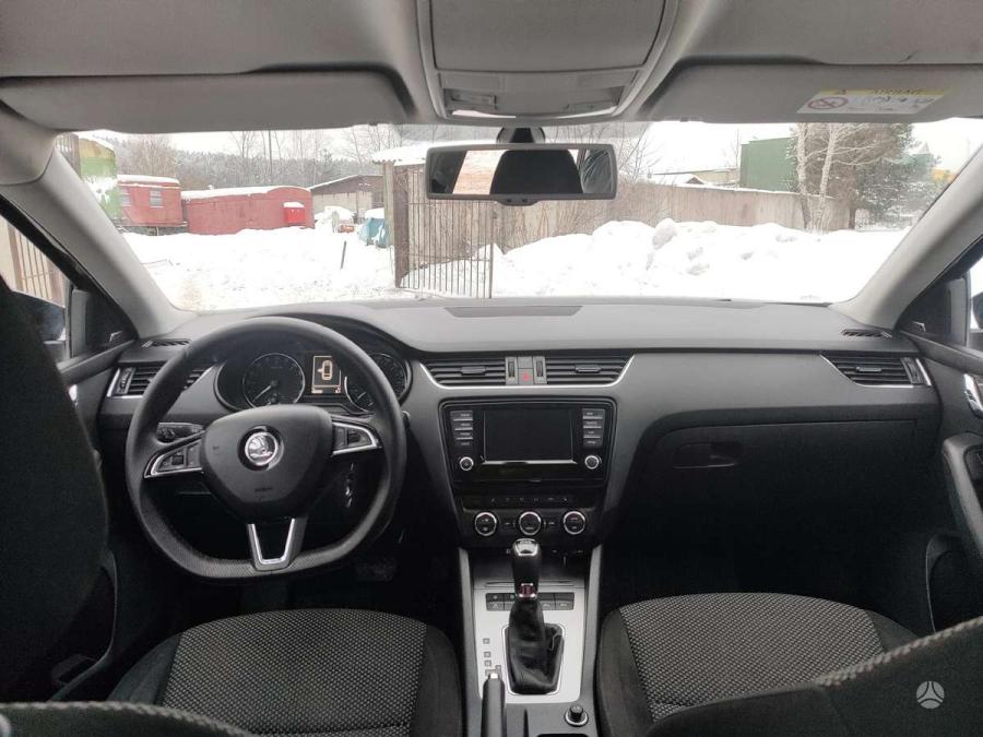 Black Skoda Octavia 2015 in Vilnius, with an engine capacity of 1.97 L and mileage of 403 thousand km for 5999 €, photo 9 on AUTOMOTO.COM.LV