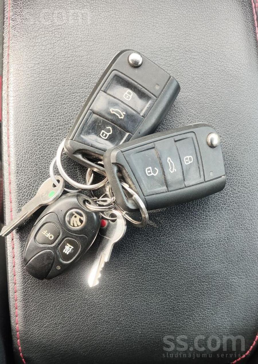 Black Skoda Octavia 2015 in Liepaja, with an engine capacity of 2.00 L and mileage of 227 thousand km for 8500 €, photo 20 on AUTOMOTO.COM.LV
