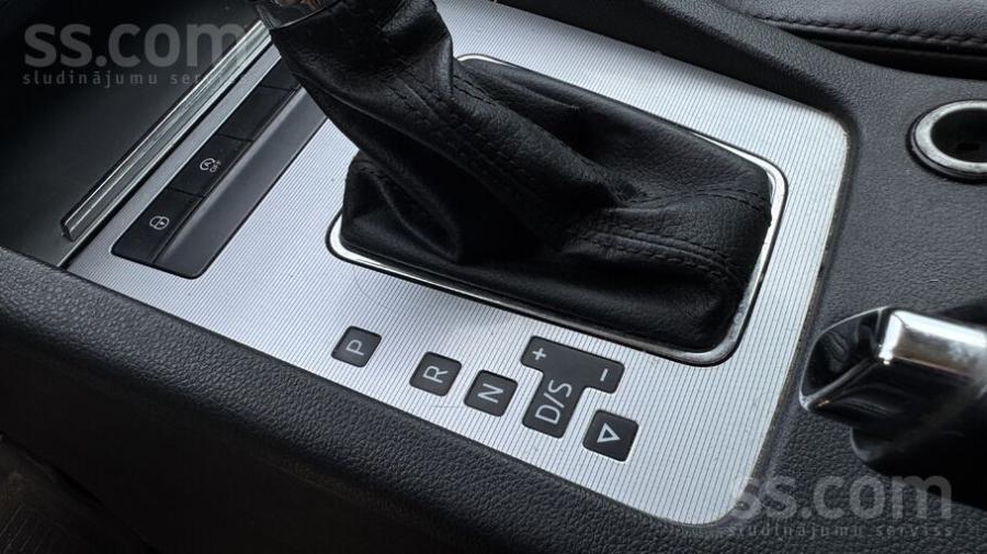 Black Skoda Octavia 2015 in Riga, with an engine capacity of 2.00 L and mileage of 0 thousand km for 4900 €, photo 14 on AUTOMOTO.COM.LV