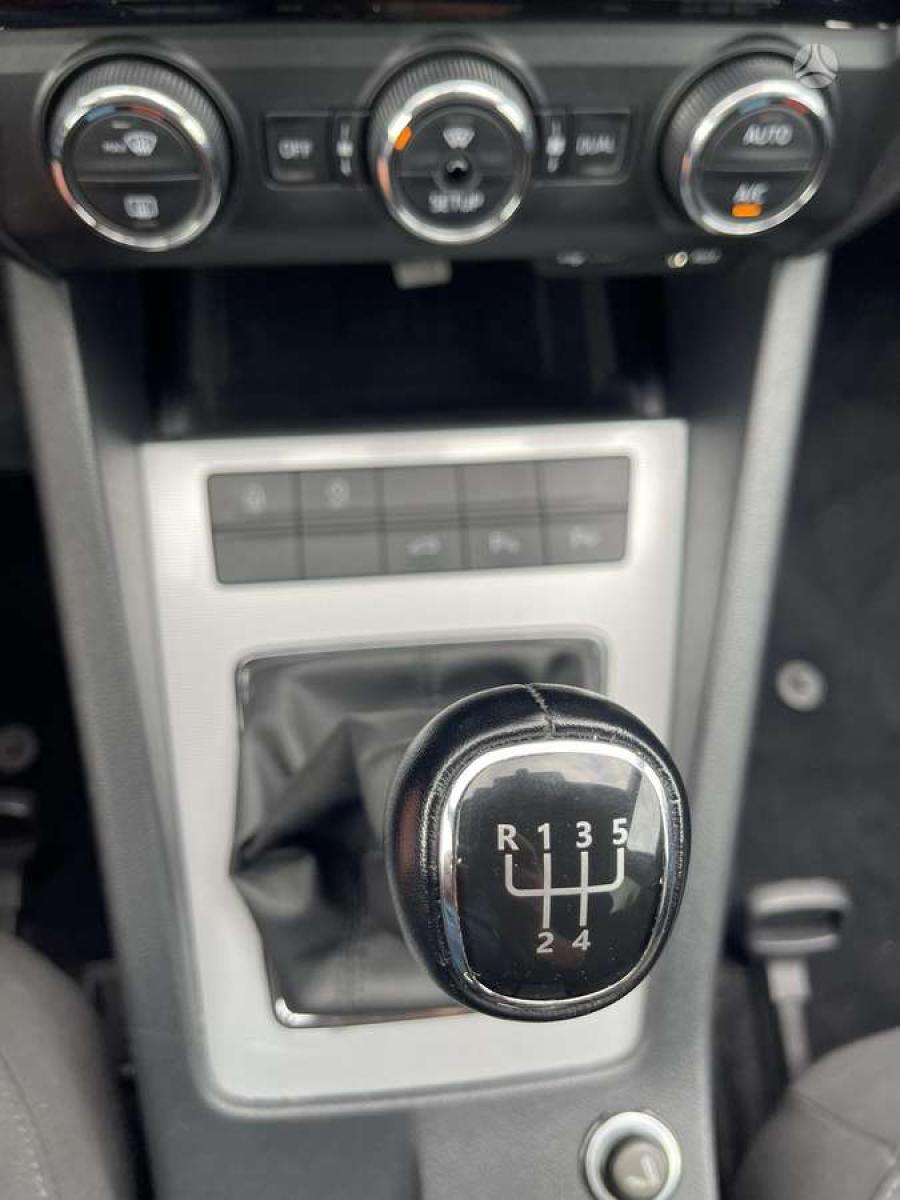 Melns Skoda Octavia 2015 Kauņa, ar dzinēja tilpumu 1.60 L un nobraukumu 229 tūkst. km par 6950 €, foto 24 vietnē AUTOMOTO.COM.LV