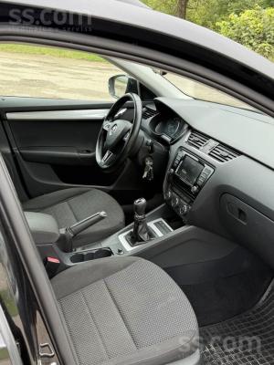 Melns Skoda Octavia 2015 Aizkraukle, ar dzinēja tilpumu 1.60 L un nobraukumu 252 tūkst. km par 4900 €, foto 10 vietnē AUTOMOTO.COM.LV