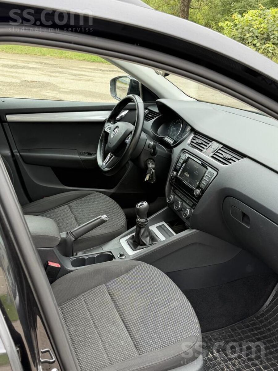 Melns Skoda Octavia 2015 Aizkraukle, ar dzinēja tilpumu 1.60 L un nobraukumu 252 tūkst. km par 4900 €, foto 10 vietnē AUTOMOTO.COM.LV