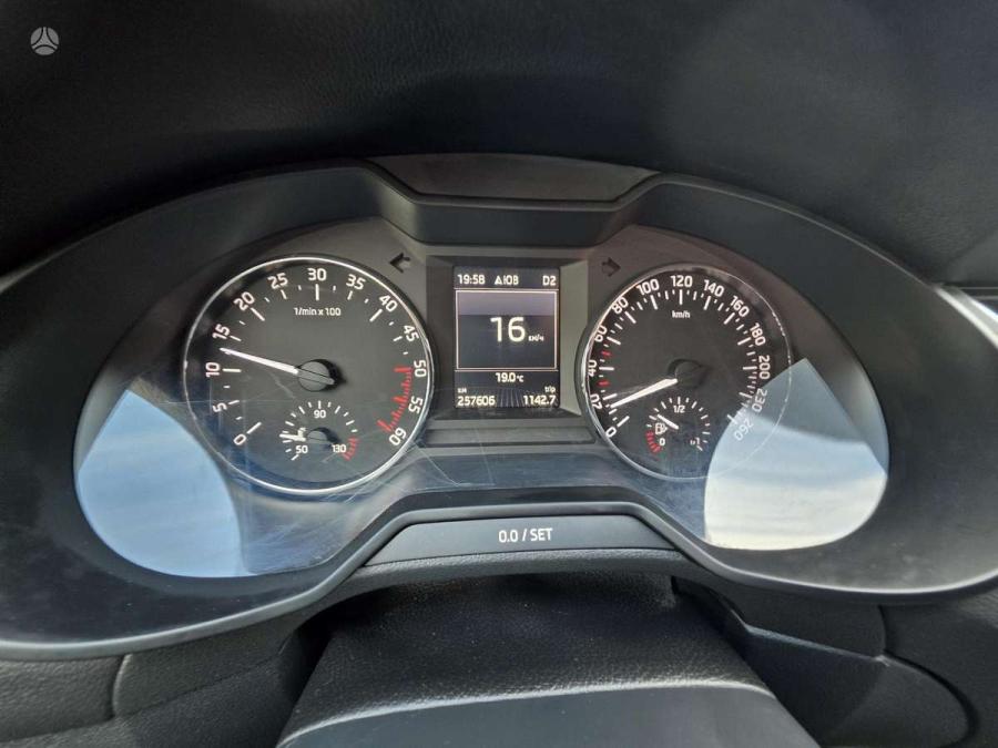 Black Skoda Octavia 2015 in Moletai, with an engine capacity of 1.60 L and mileage of 254 thousand km for 5900 €, photo 10 on AUTOMOTO.COM.LV