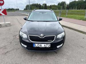 Black Skoda Octavia 2015 in Vilnius, with an engine capacity of 1.60 L and mileage of 303 thousand km for 3900 €, photo 3 on AUTOMOTO.COM.LV