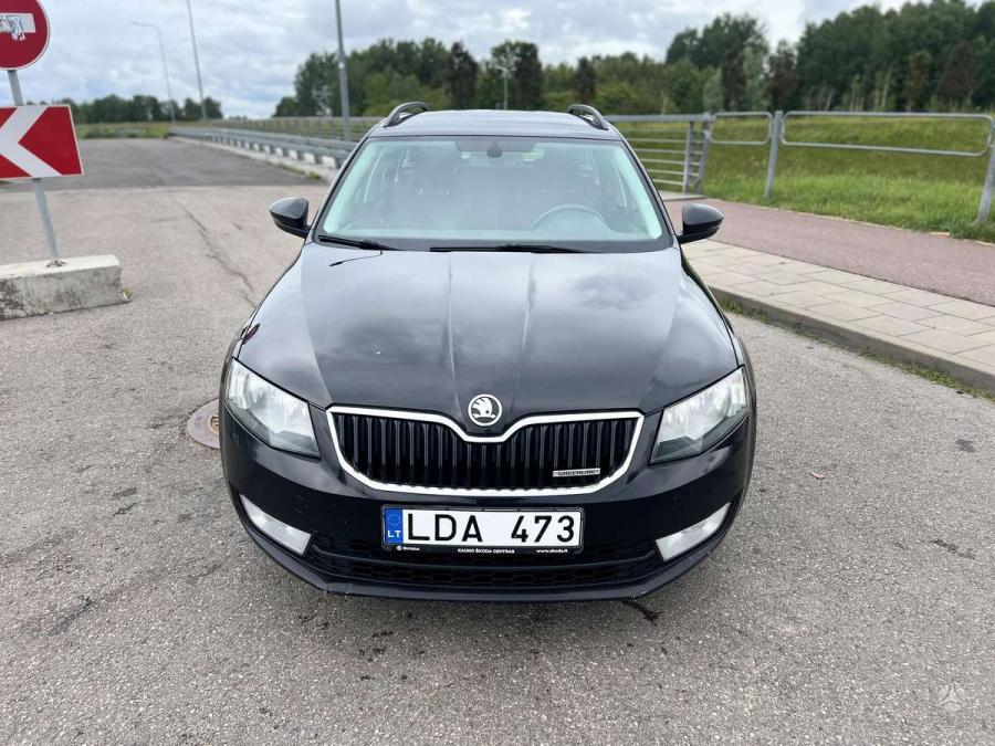 Black Skoda Octavia 2015 in Vilnius, with an engine capacity of 1.60 L and mileage of 303 thousand km for 3900 €, photo 3 on AUTOMOTO.COM.LV