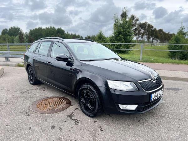 Black Skoda Octavia 2015 in Vilnius, with an engine capacity of 1.60 L and mileage of 303 thousand km for 3900 €, photo 3 on AUTOMOTO.COM.LV