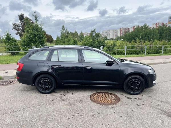 Black Skoda Octavia 2015 in Vilnius, with an engine capacity of 1.60 L and mileage of 303 thousand km for 3900 €, photo 4 on AUTOMOTO.COM.LV