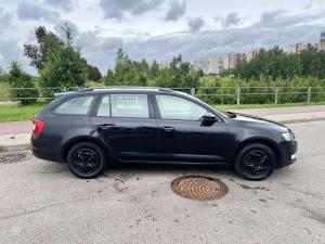 Black Skoda Octavia 2015 in Vilnius, with an engine capacity of 1.60 L and mileage of 303 thousand km for 3900 €, photo 5 on AUTOMOTO.COM.LV