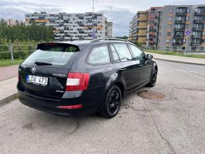 Black Skoda Octavia 2015 in Vilnius, with an engine capacity of 1.60 L and mileage of 303 thousand km for 3900 €, photo 6 on AUTOMOTO.COM.LV