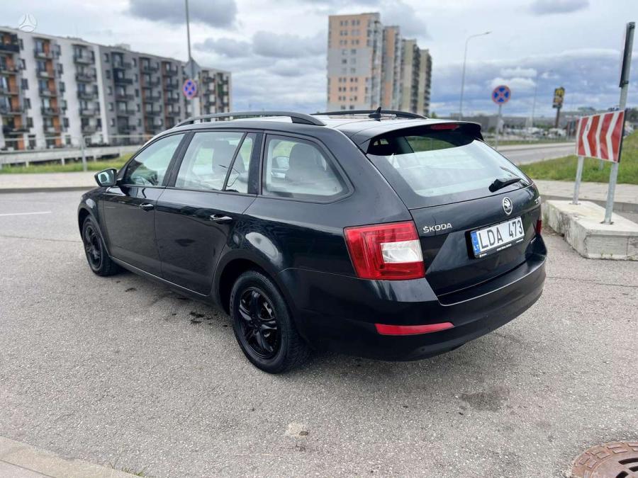 Black Skoda Octavia 2015 in Vilnius, with an engine capacity of 1.60 L and mileage of 303 thousand km for 3900 €, photo 7 on AUTOMOTO.COM.LV