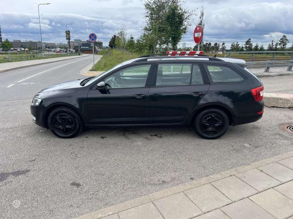 Black Skoda Octavia 2015 in Vilnius, with an engine capacity of 1.60 L and mileage of 303 thousand km for 3900 €, photo 7 on AUTOMOTO.COM.LV
