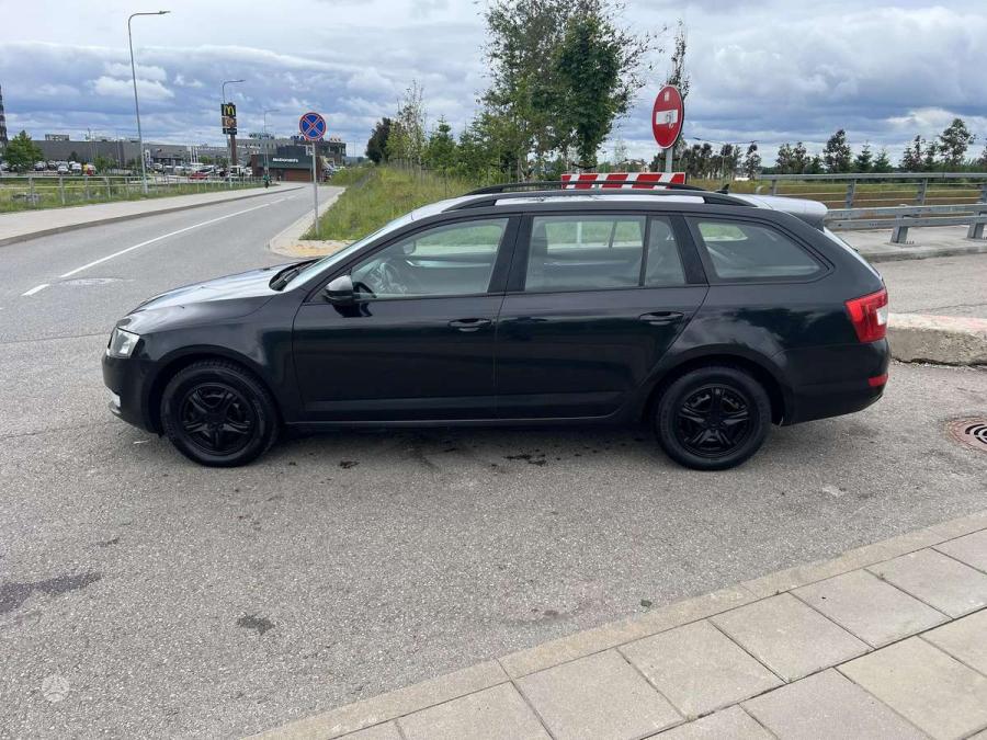 Black Skoda Octavia 2015 in Vilnius, with an engine capacity of 1.60 L and mileage of 303 thousand km for 3900 €, photo 8 on AUTOMOTO.COM.LV