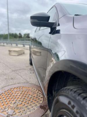 Black Skoda Octavia 2015 in Vilnius, with an engine capacity of 1.60 L and mileage of 303 thousand km for 3900 €, photo 10 on AUTOMOTO.COM.LV