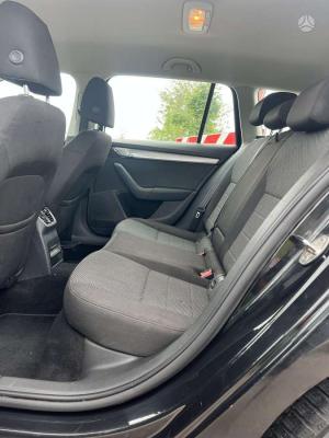 Black Skoda Octavia 2015 in Vilnius, with an engine capacity of 1.60 L and mileage of 303 thousand km for 3900 €, photo 12 on AUTOMOTO.COM.LV
