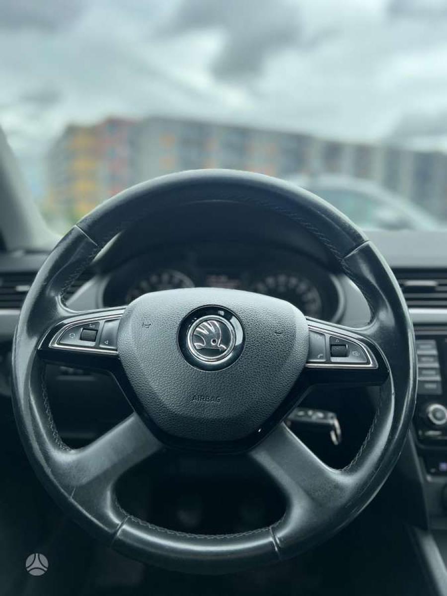 Black Skoda Octavia 2015 in Vilnius, with an engine capacity of 1.60 L and mileage of 303 thousand km for 3900 €, photo 15 on AUTOMOTO.COM.LV