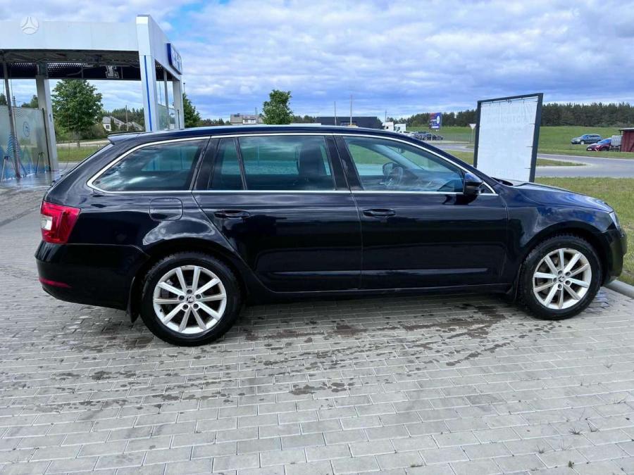 Black Skoda Octavia 2015 in Moletai, with an engine capacity of 1.80 L and mileage of 180 thousand km for 6950 €, photo 3 on AUTOMOTO.COM.LV