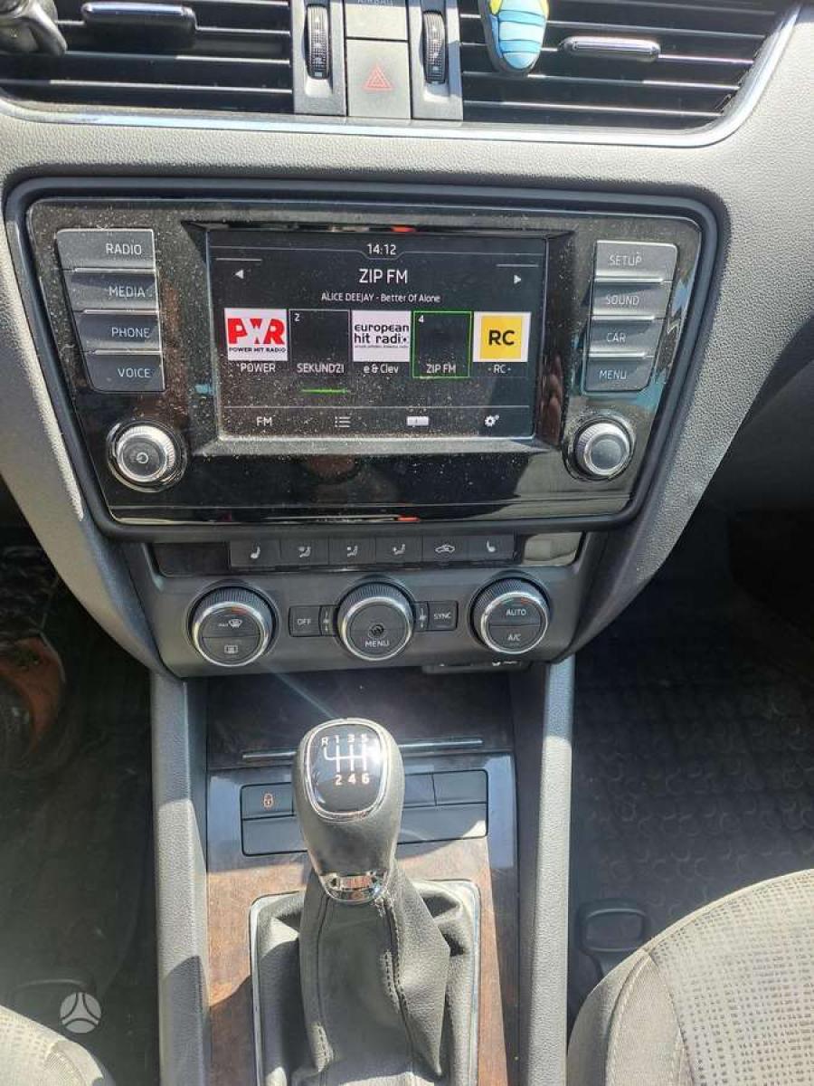 Black Skoda Octavia 2015 in Moletai, with an engine capacity of 1.80 L and mileage of 180 thousand km for 6950 €, photo 8 on AUTOMOTO.COM.LV