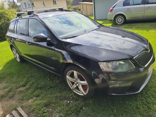 Black Skoda Octavia 2015 in Birzai, with an engine capacity of 1.97 L and mileage of 327 thousand km for 6200 €, photo 1 on AUTOMOTO.COM.LV