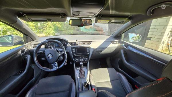 Black Skoda Octavia 2015 in Birzai, with an engine capacity of 1.97 L and mileage of 327 thousand km for 6200 €, photo 9 on AUTOMOTO.COM.LV