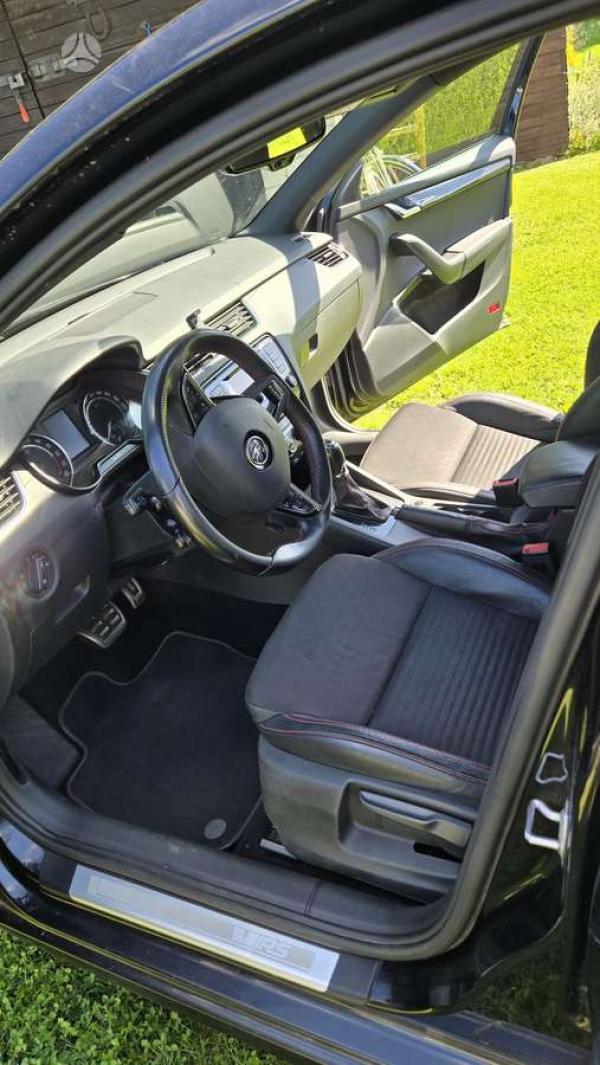 Black Skoda Octavia 2015 in Birzai, with an engine capacity of 1.97 L and mileage of 327 thousand km for 6200 €, photo 10 on AUTOMOTO.COM.LV