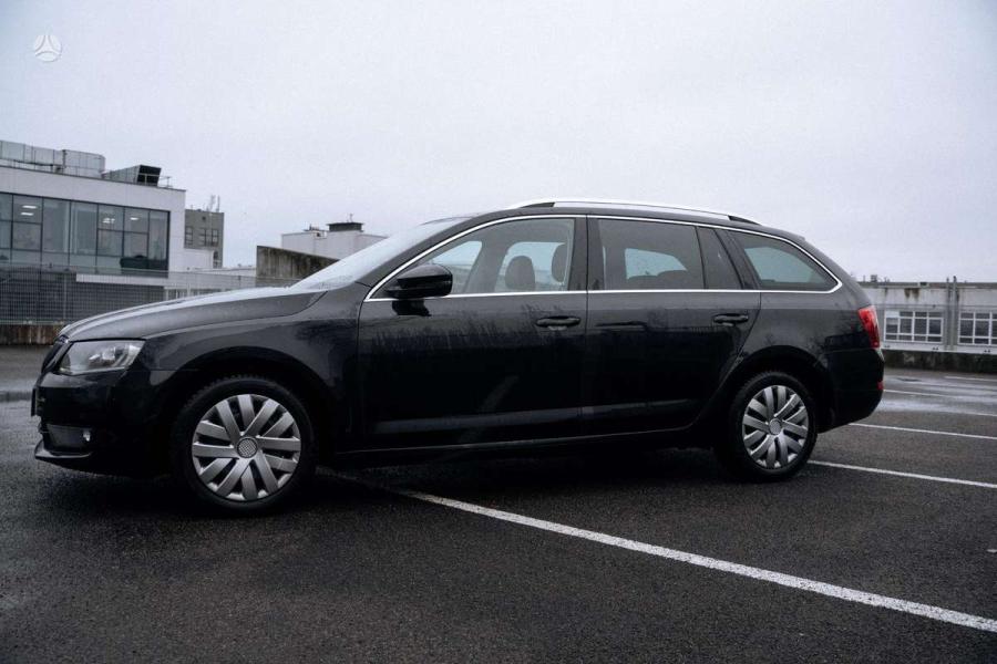 Black Skoda Octavia 2016 in Vilnius, with an engine capacity of 1.97 L and mileage of 221 thousand km for 9000 €, photo 3 on AUTOMOTO.COM.LV