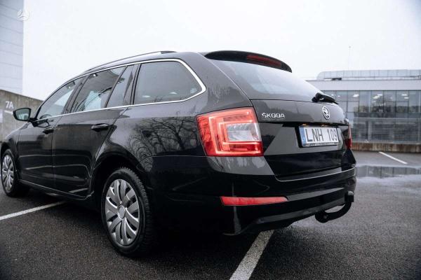 Melns Skoda Octavia 2016 Viļņa, ar dzinēja tilpumu 1.97 L un nobraukumu 221 tūkst. km par 9000 €, foto 4 vietnē AUTOMOTO.COM.LV