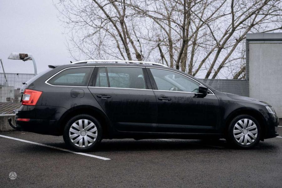 Black Skoda Octavia 2016 in Vilnius, with an engine capacity of 1.97 L and mileage of 221 thousand km for 9000 €, photo 7 on AUTOMOTO.COM.LV