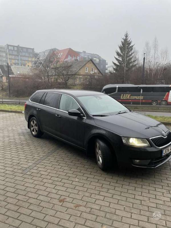 Black Skoda Octavia 2016 in Vilnius, with an engine capacity of 1.97 L and mileage of 430 thousand km for 6400 €, photo 2 on AUTOMOTO.COM.LV