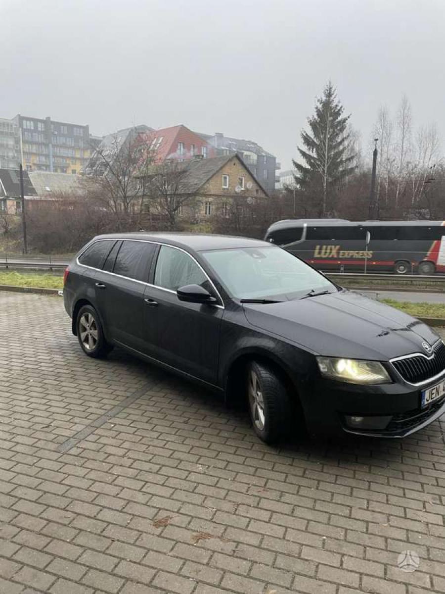 Black Skoda Octavia 2016 in Vilnius, with an engine capacity of 1.97 L and mileage of 430 thousand km for 6400 €, photo 2 on AUTOMOTO.COM.LV