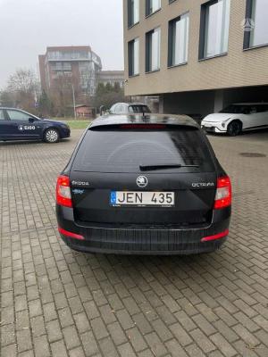 Black Skoda Octavia 2016 in Vilnius, with an engine capacity of 1.97 L and mileage of 430 thousand km for 6400 €, photo 4 on AUTOMOTO.COM.LV